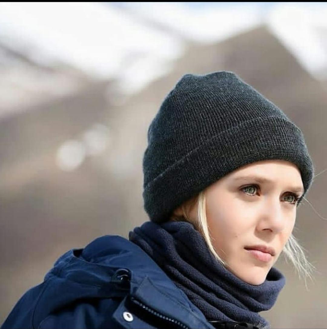She Looks So Cute Scrolller 4743