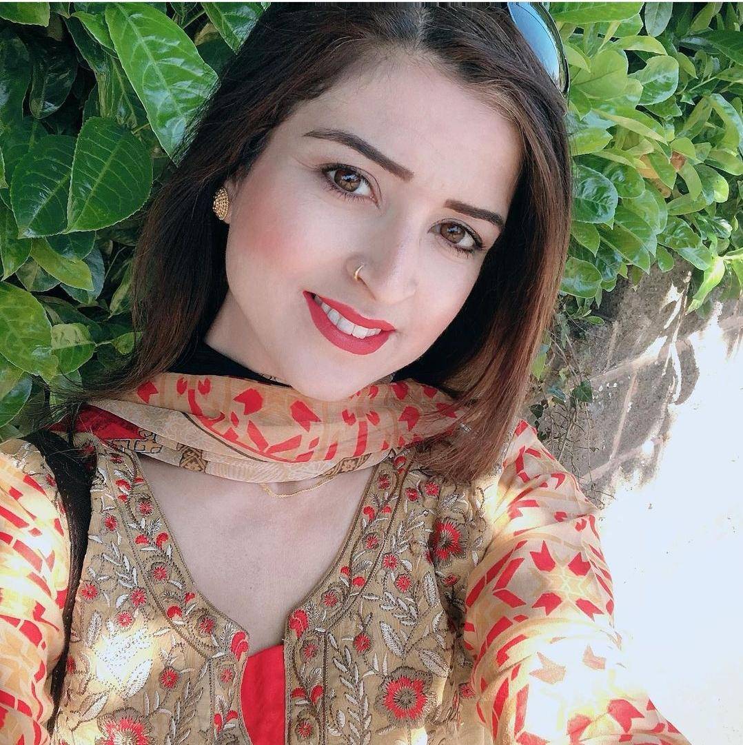 She makes me hard enough to start jerking at work to her | Scrolller