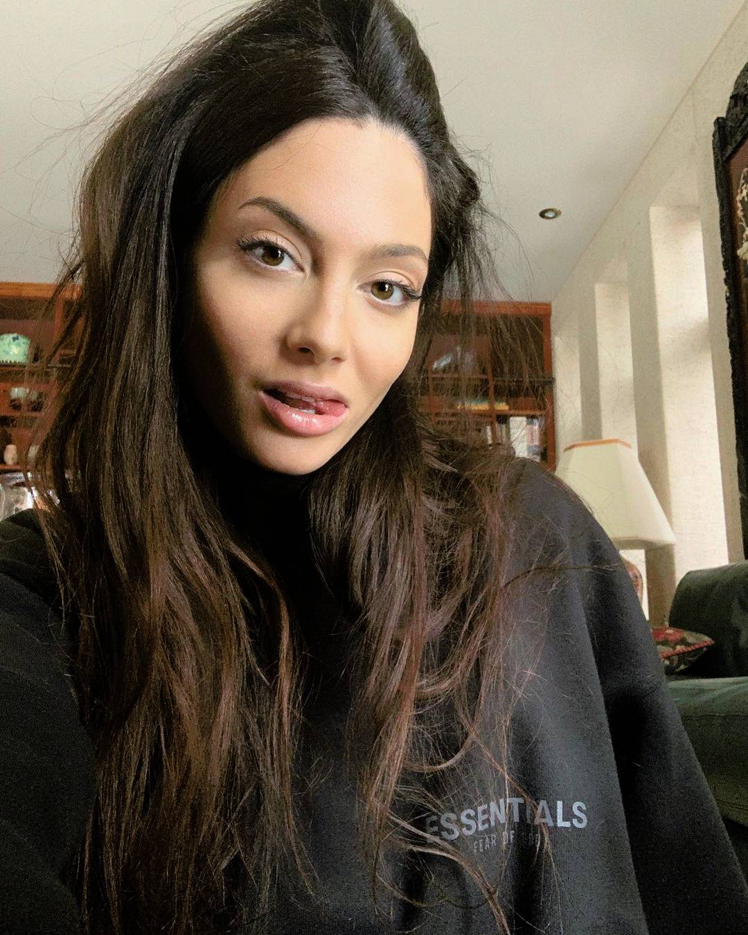 She opened her own Instagram : @arianathaniel (Don't seems fake, but no guarantee) | Scrolller