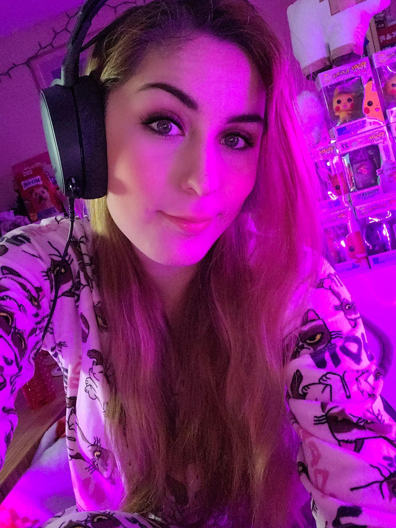 M-mommy? | Scrolller