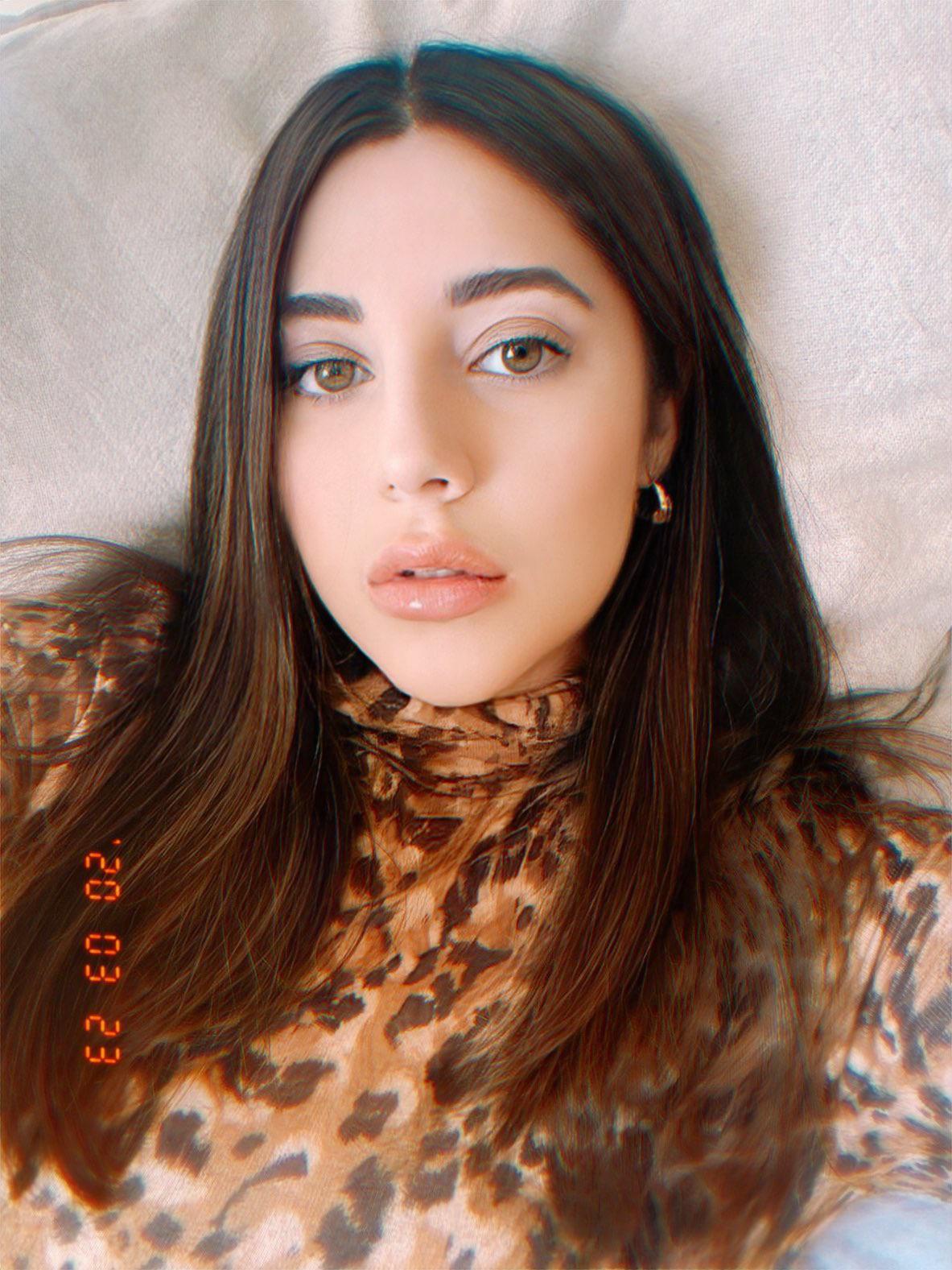 She’s so hot | Scrolller