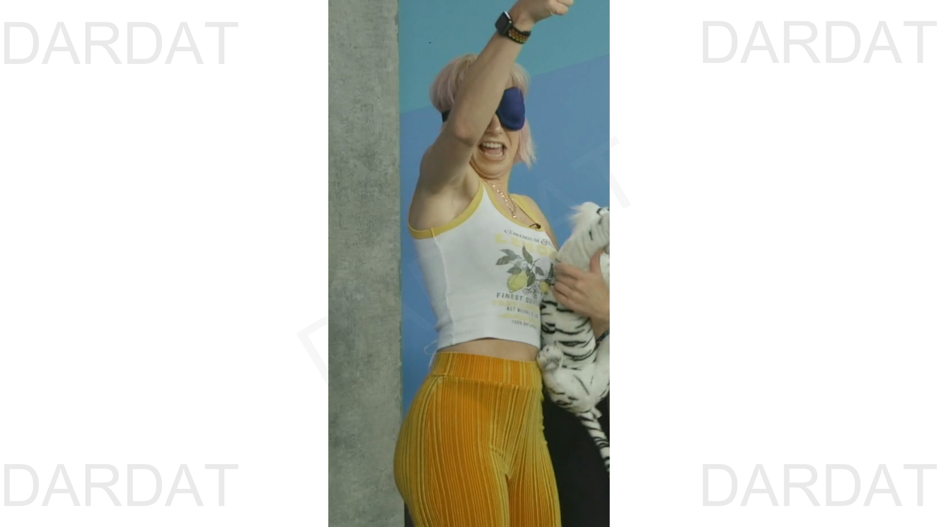 SHE SEE ANYTHING, WE SEE EVERY-THONG :3 | Scrolller