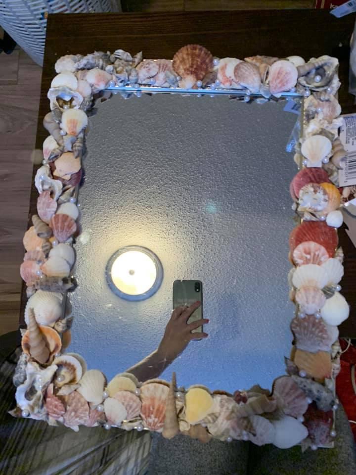 She sells seashells and mirrors on Facebook | Scrolller