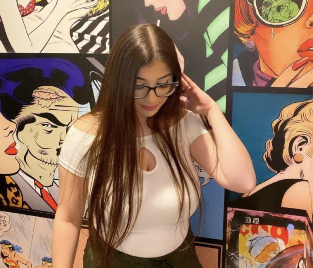 She stacked or no? | Scrolller