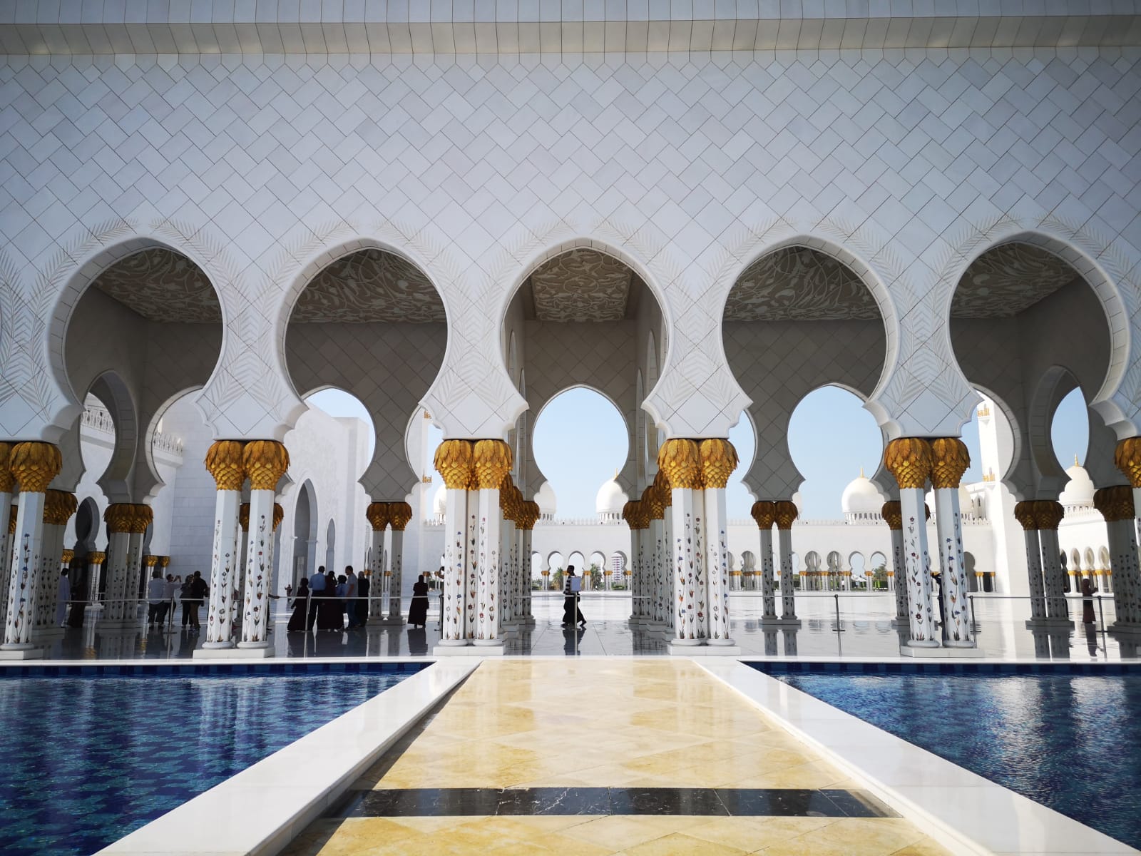 Sheikh Zayed Mosque - Abu Dhabi | Scrolller