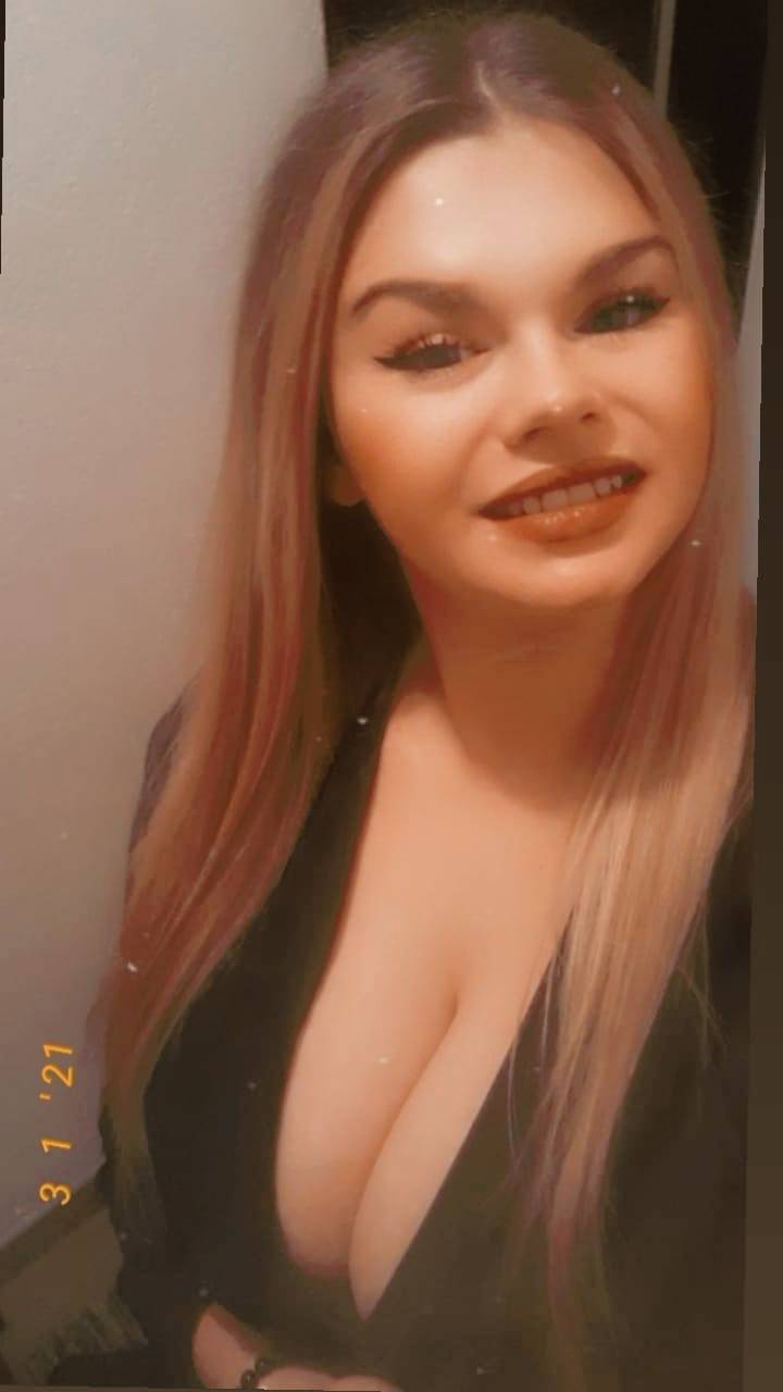 Shes so happy | Scrolller