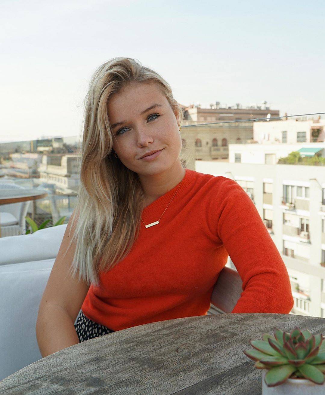 Shes Stunning Scrolller