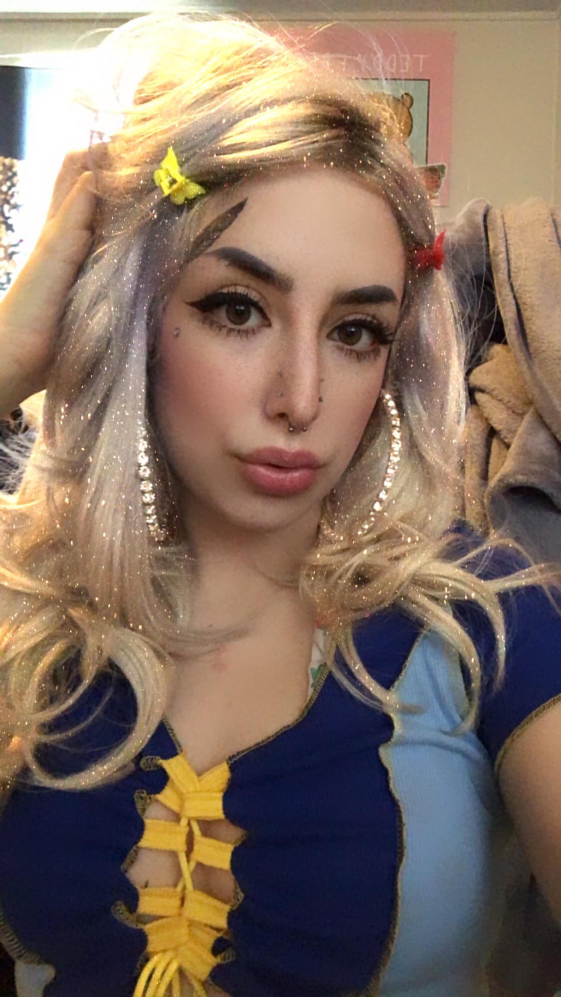 Shimmer and shine (f/27) | Scrolller