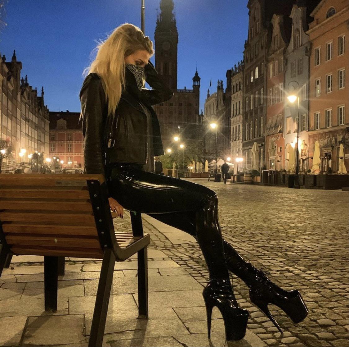 Shiny pants in the town square | Scrolller