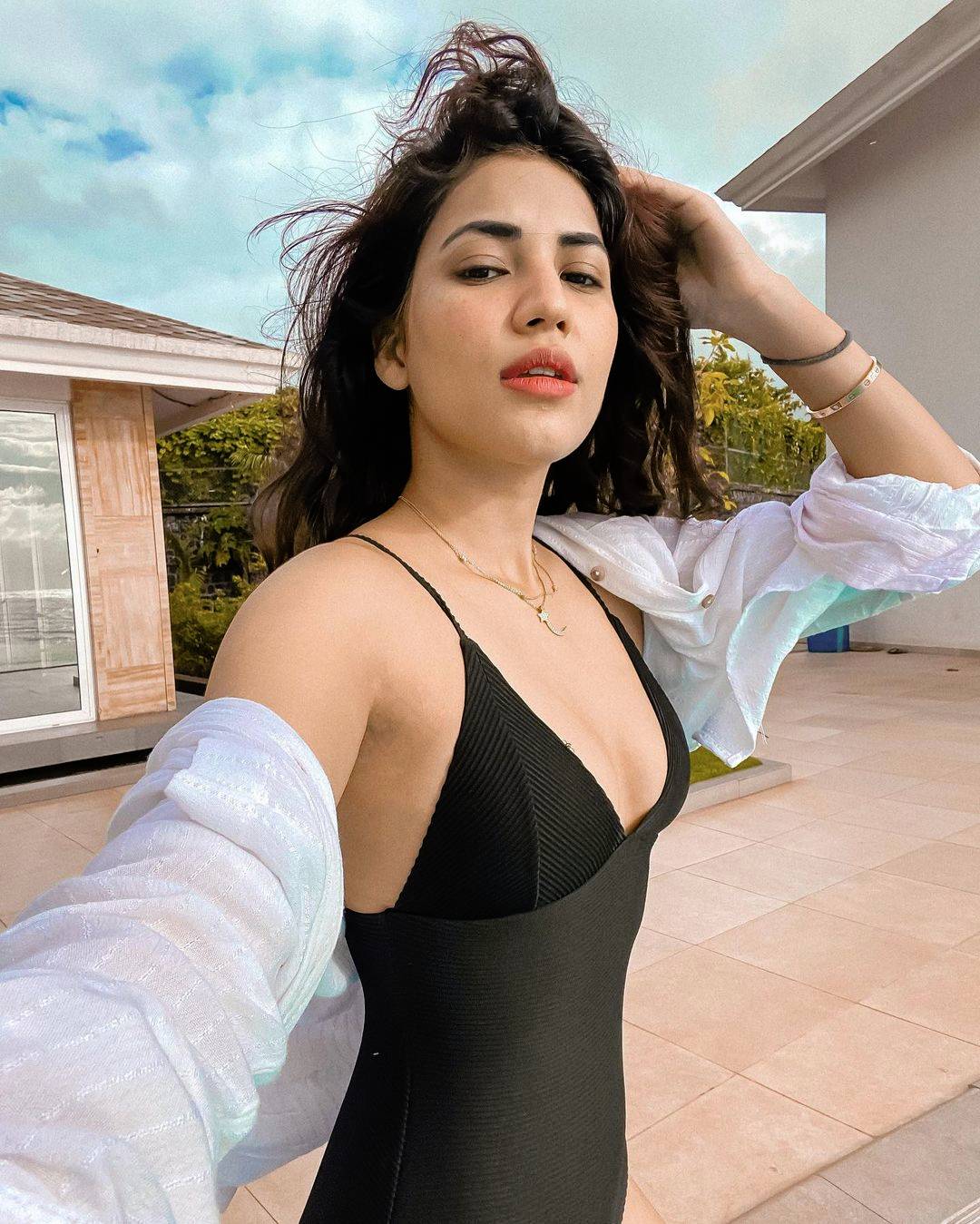 Shivani Singh | Scrolller