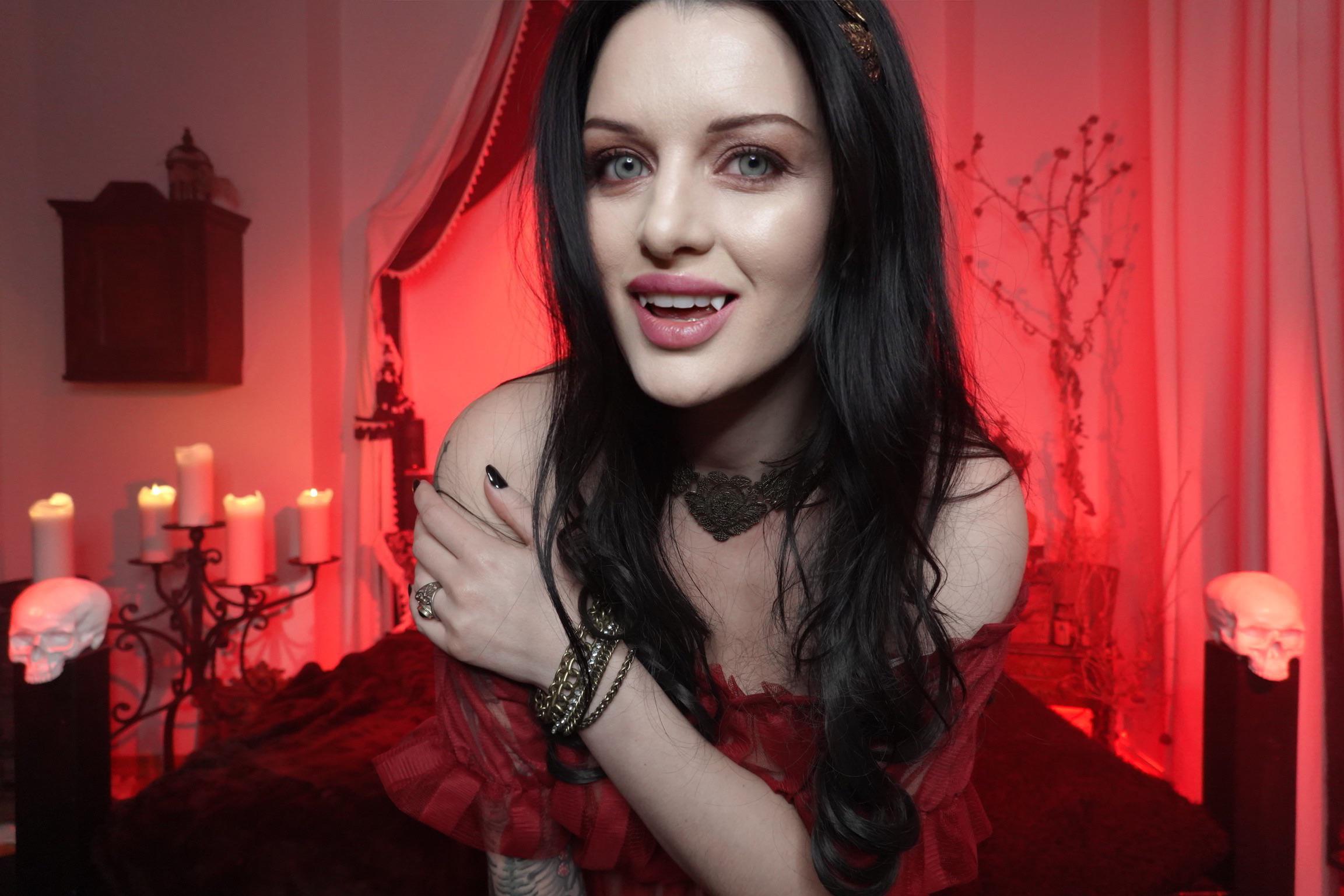 Shooting Some Halloween Content For My Onlyfans 🧛🏻♀️ Scrolller