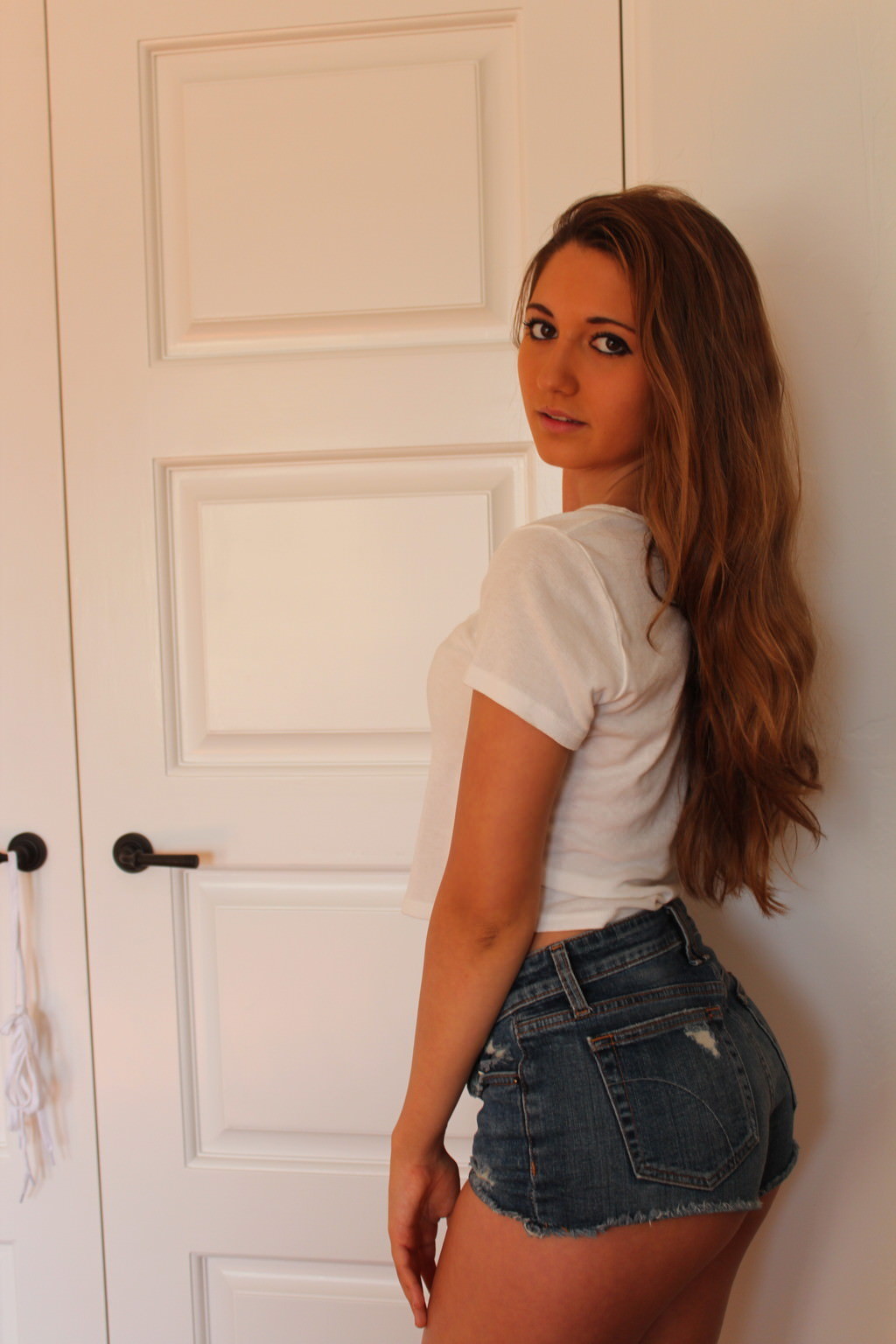 Short Shorts Scrolller 2429