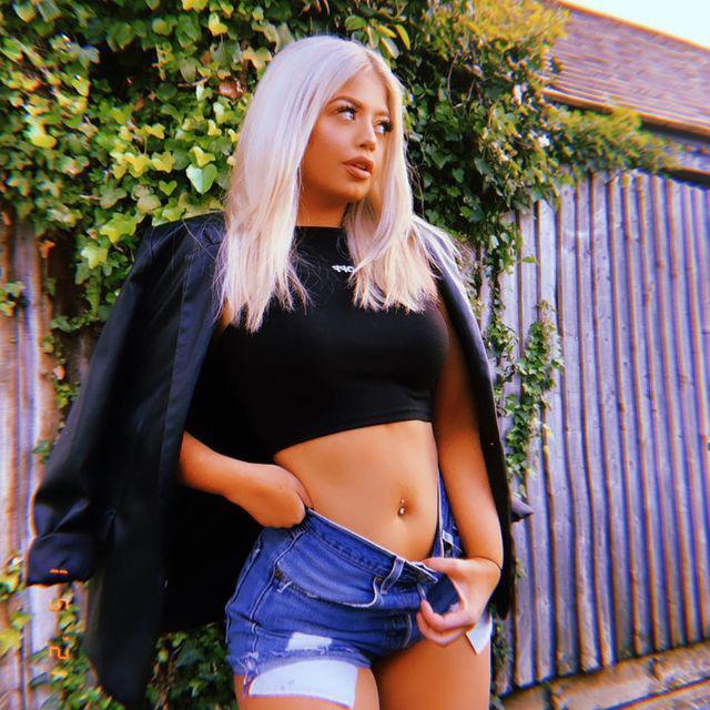Short Shorts Scrolller 1449