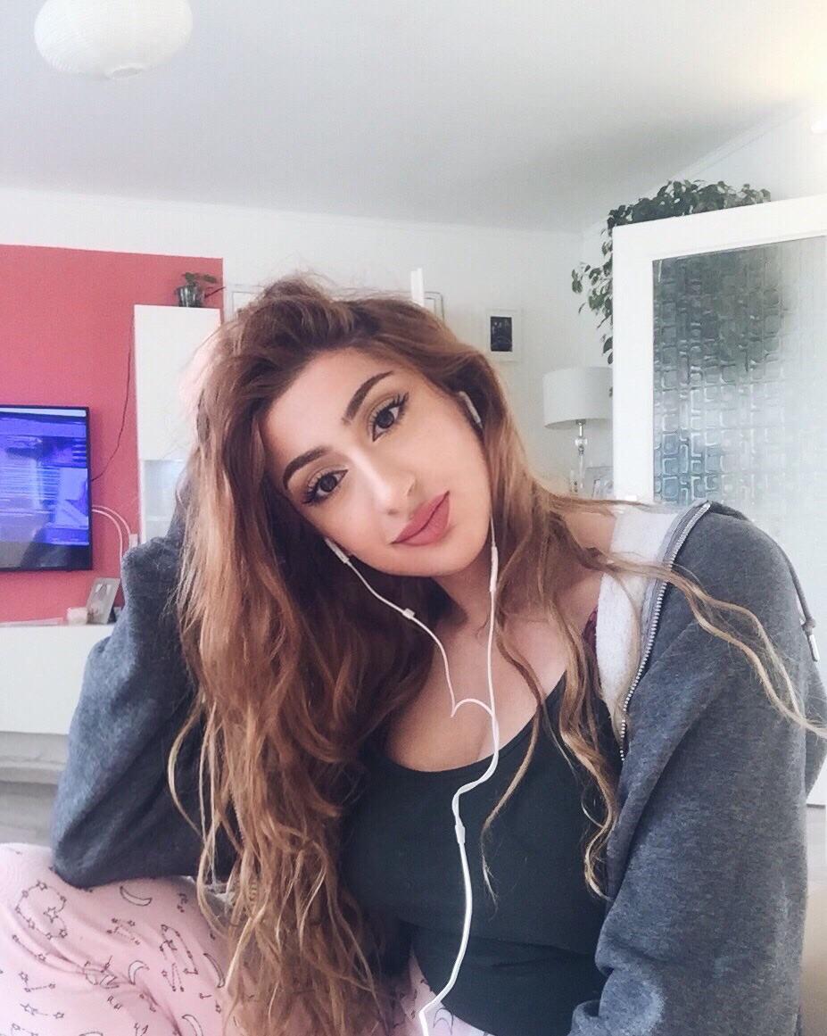 Should I straighten my wavy hair? | Scrolller