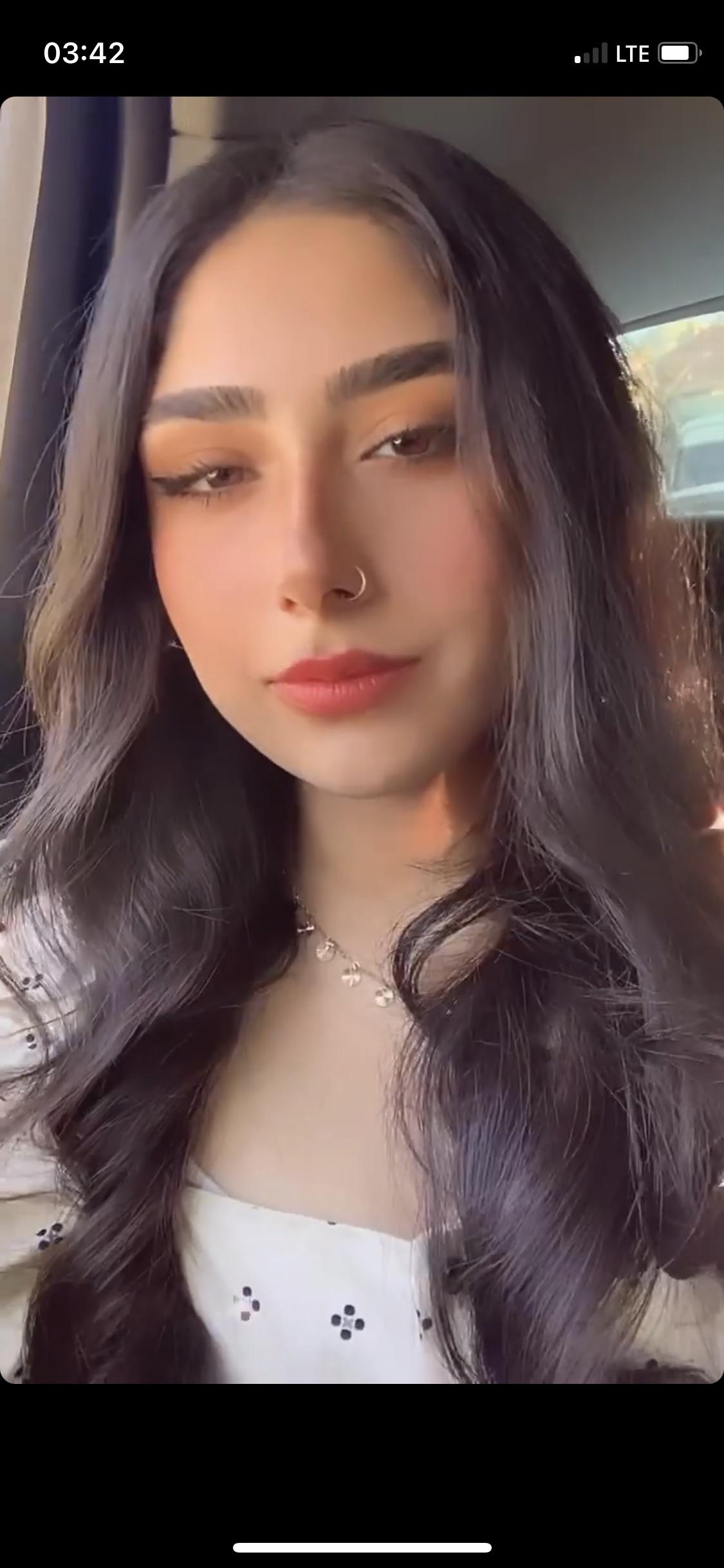 Should she wear hijab? | Scrolller