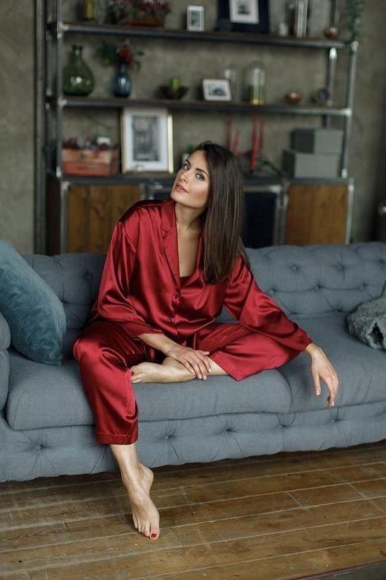 Show me red 3 | Scrolller