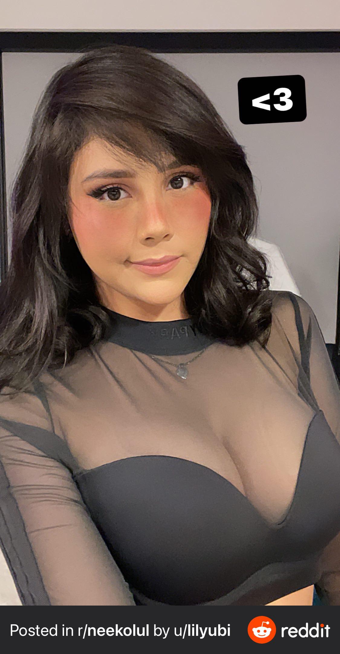 Showing off for Nicole Sanchez | Scrolller