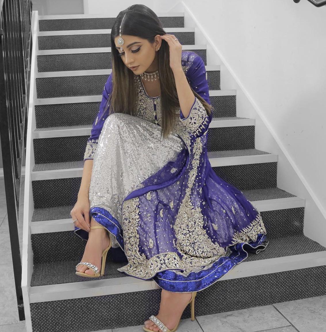 Showing off her toes | Scrolller