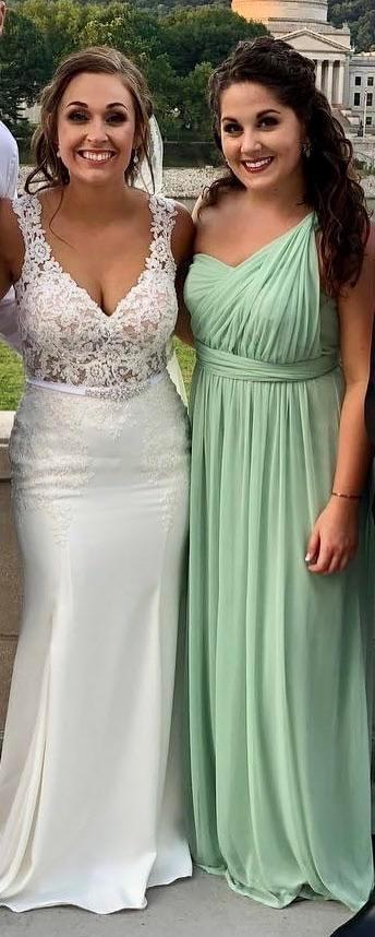 Showing off next to her maid of honor | Scrolller