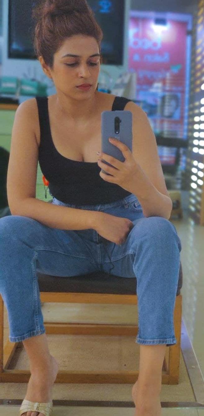 Shraddha Das | Scrolller