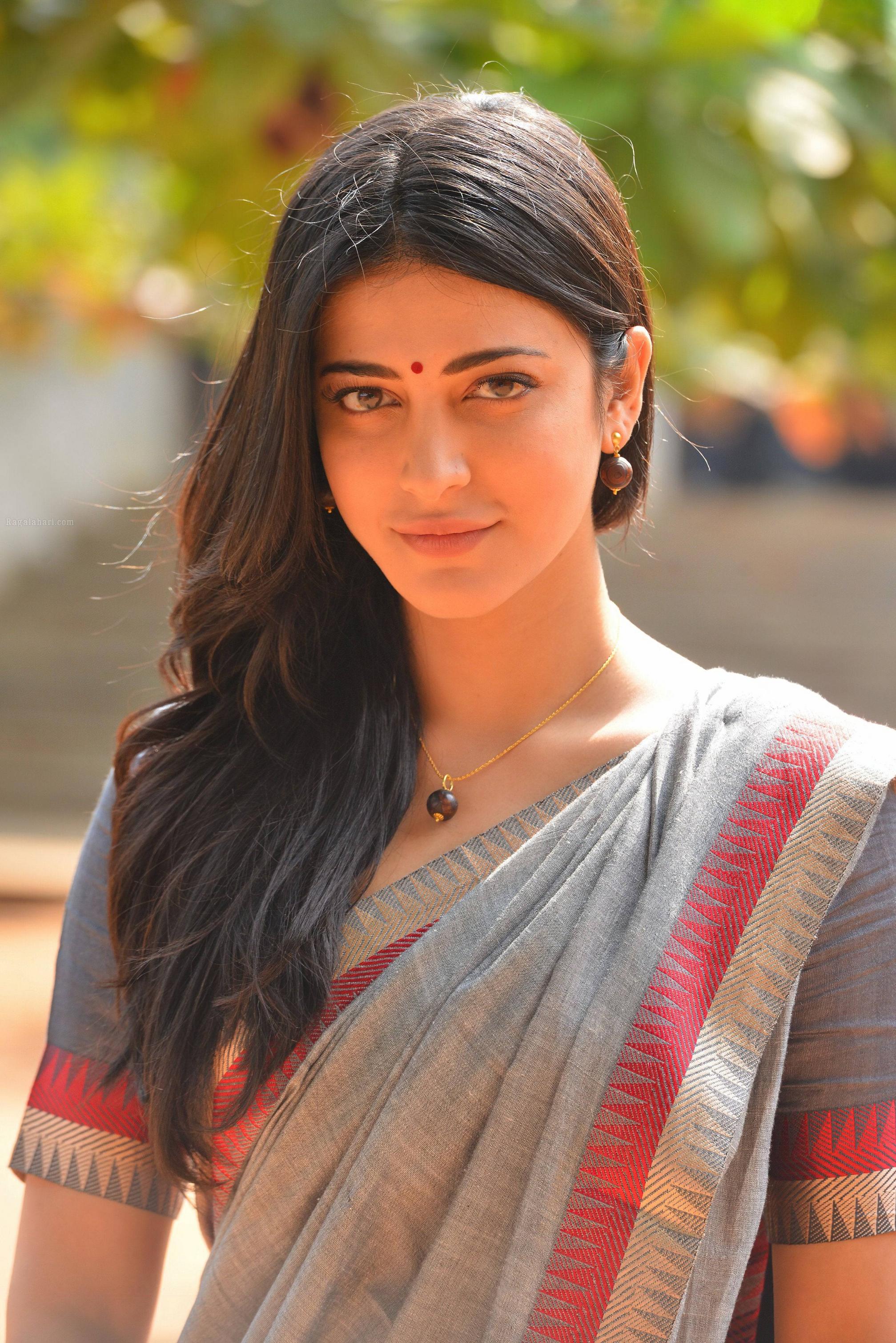 Shruti Haasan Scrolller
