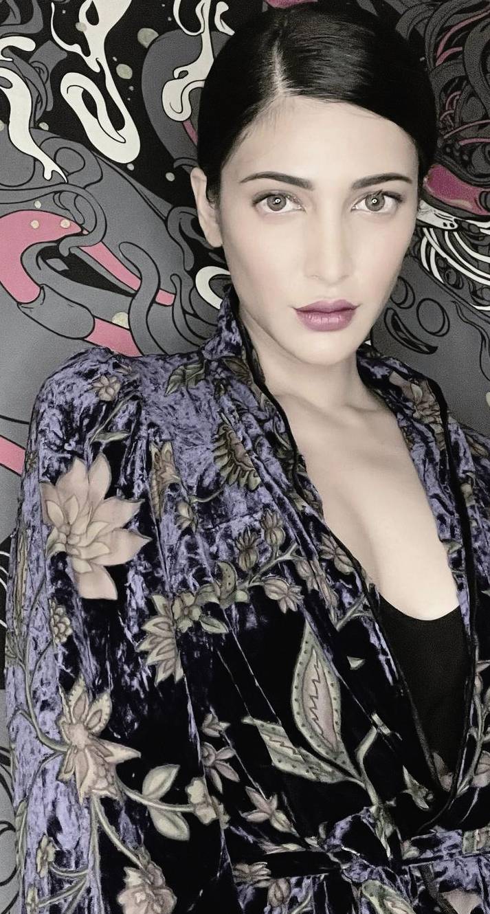 Shruti Hassan | Scrolller