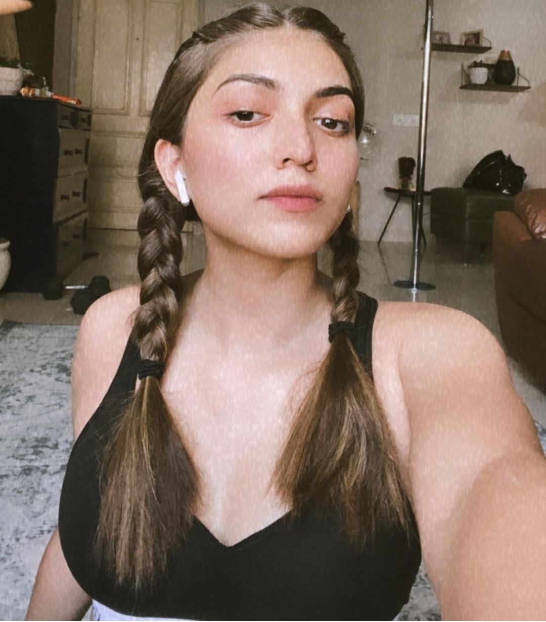 Shruti Sinha | Scrolller