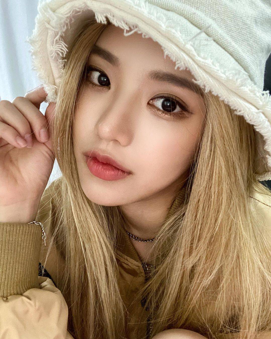 Discover more like BlondeAsians: Sia Lee and Related Content | Scrolller