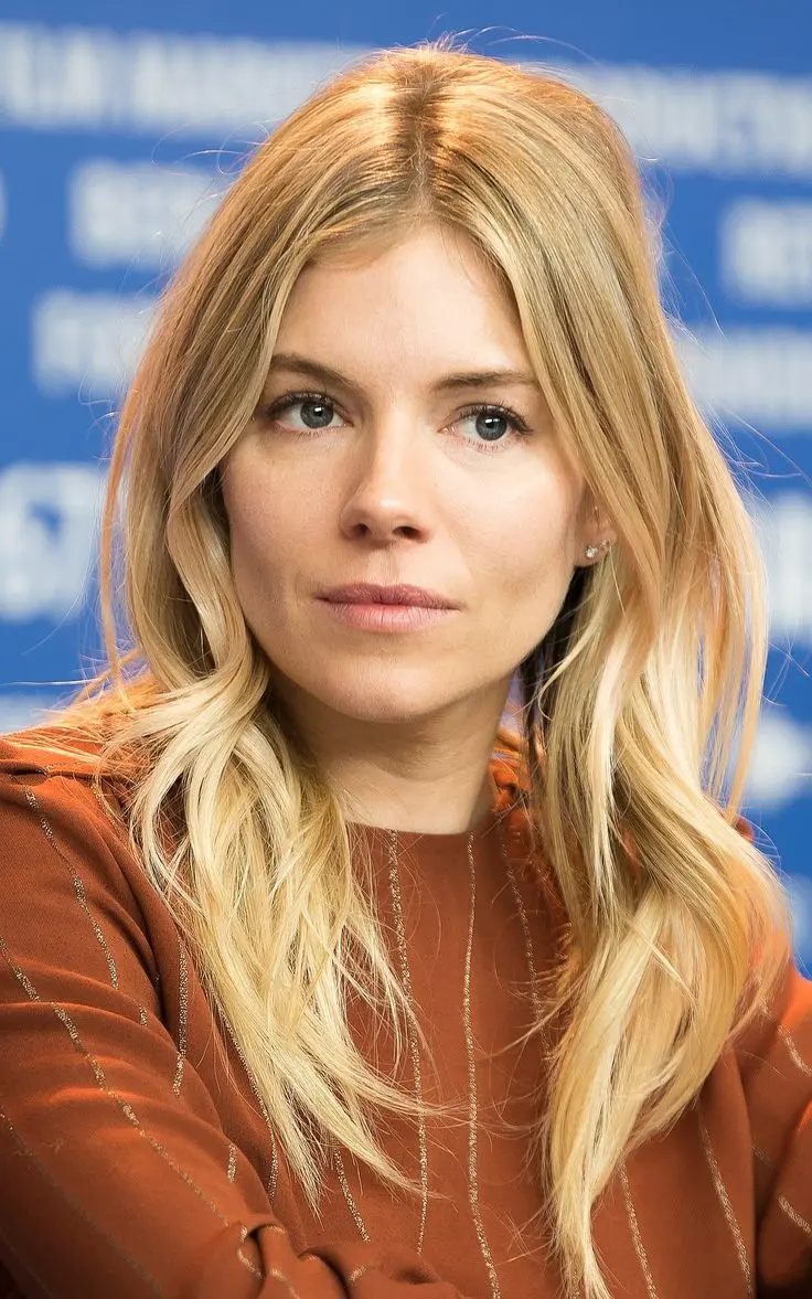 Sienna Miller Scrolller