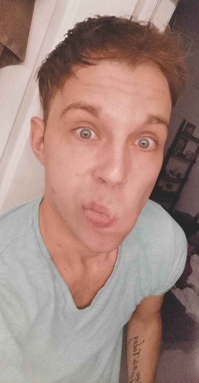 Silly Selfie Scrolller