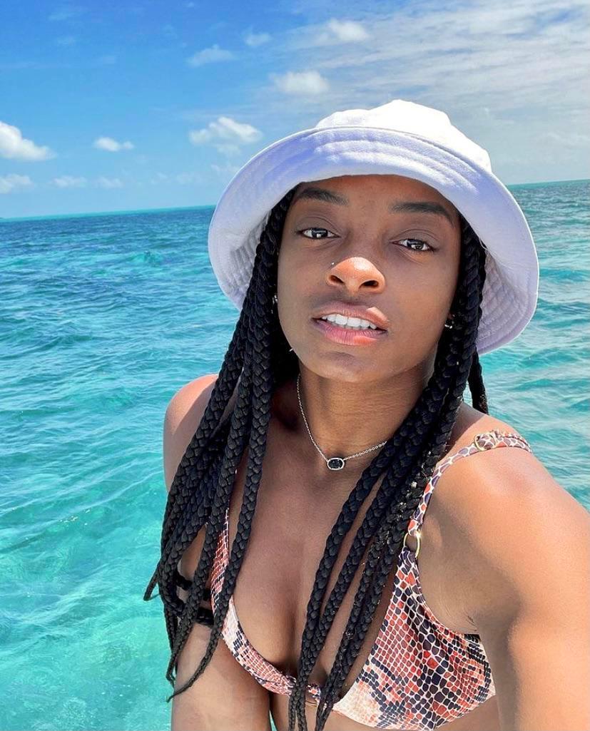 Simone at the beach | Scrolller