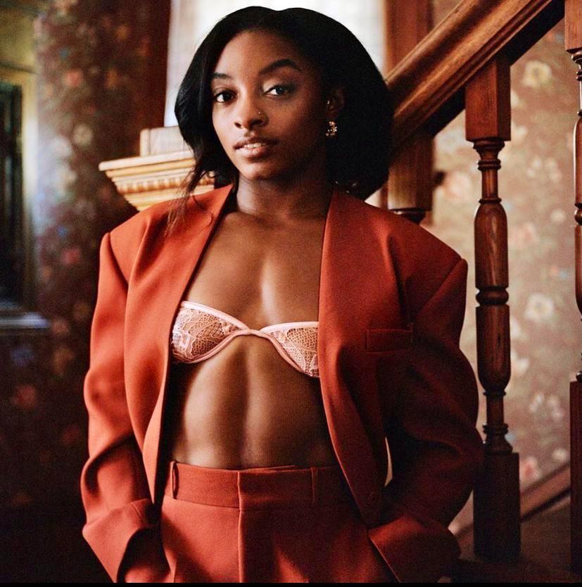 Simone in her bra! | Scrolller