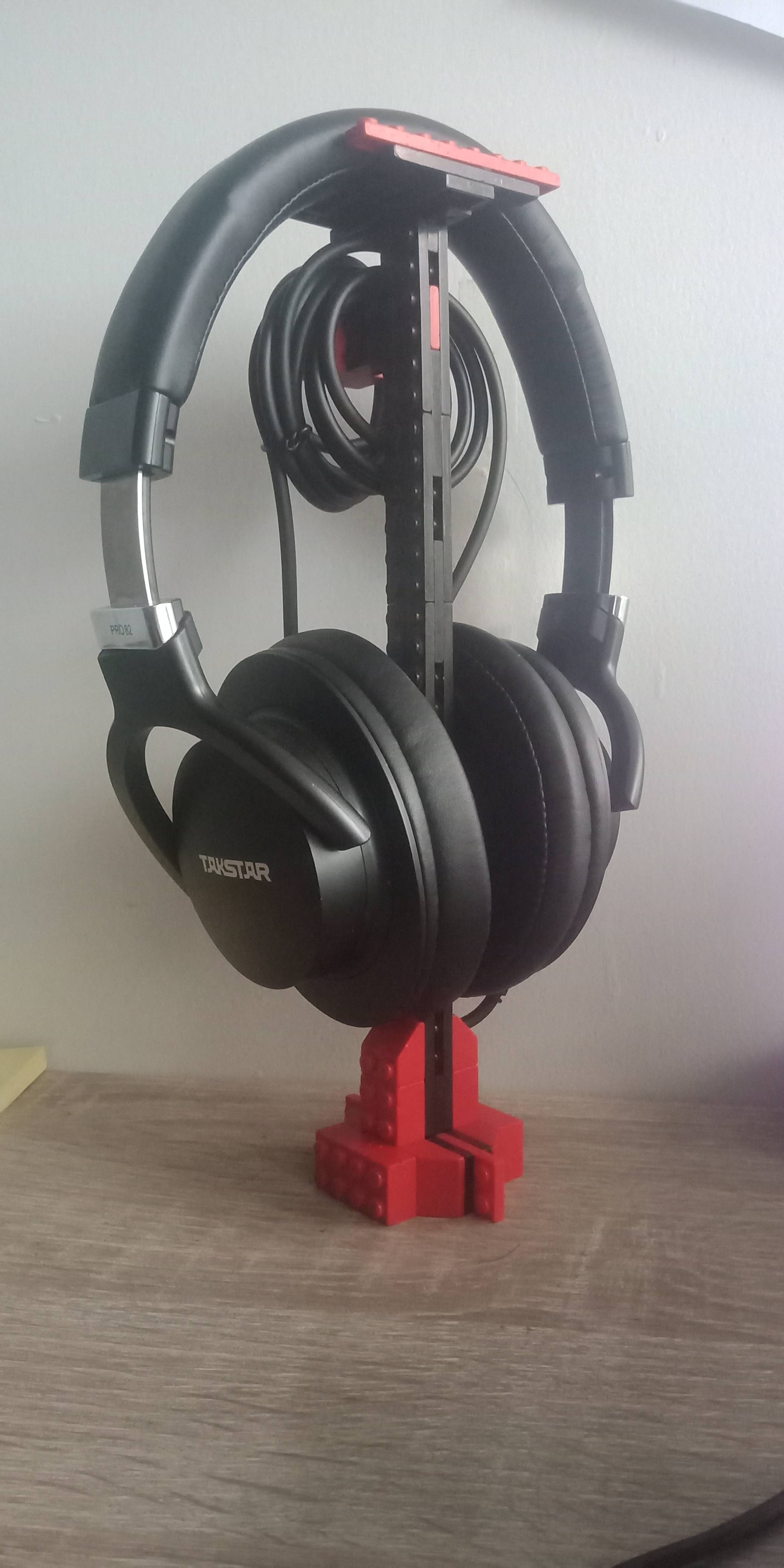 Simple headphone stand I made out of very old and very dirty childhood LEGO bricks. :D | Scrolller