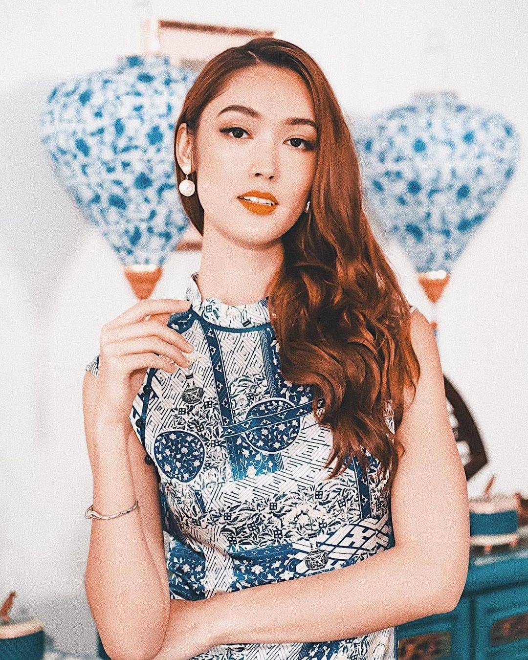 Singaporean Chinese x British White | Scrolller