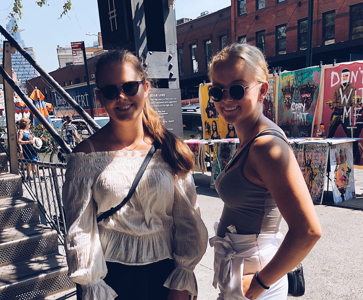 Sisters always compete [2] | Scrolller