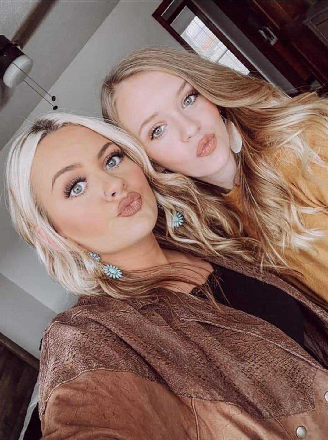 Sisters Scrolller 6287