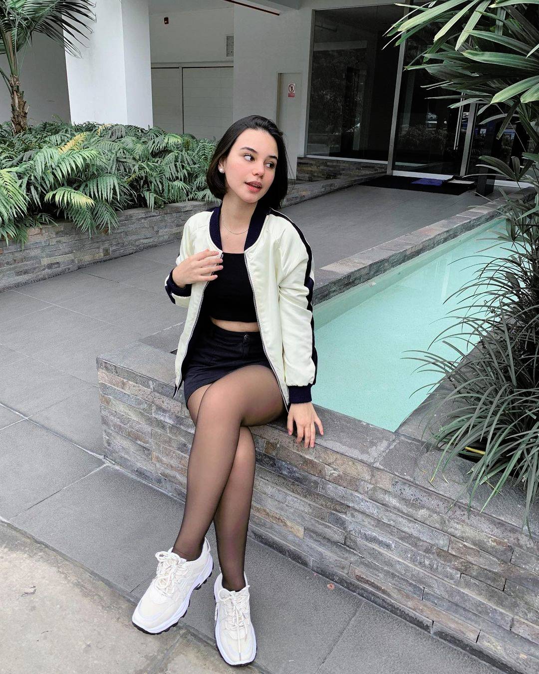 Sitting pretty | Scrolller