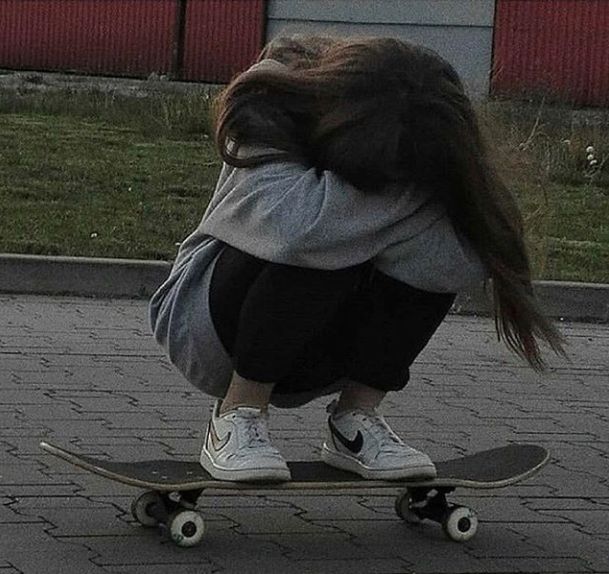 Skateboard girl | Scrolller