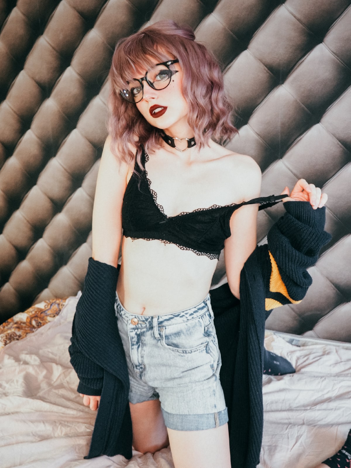 Skinny and pale tiny girl (*^ω^) | Scrolller