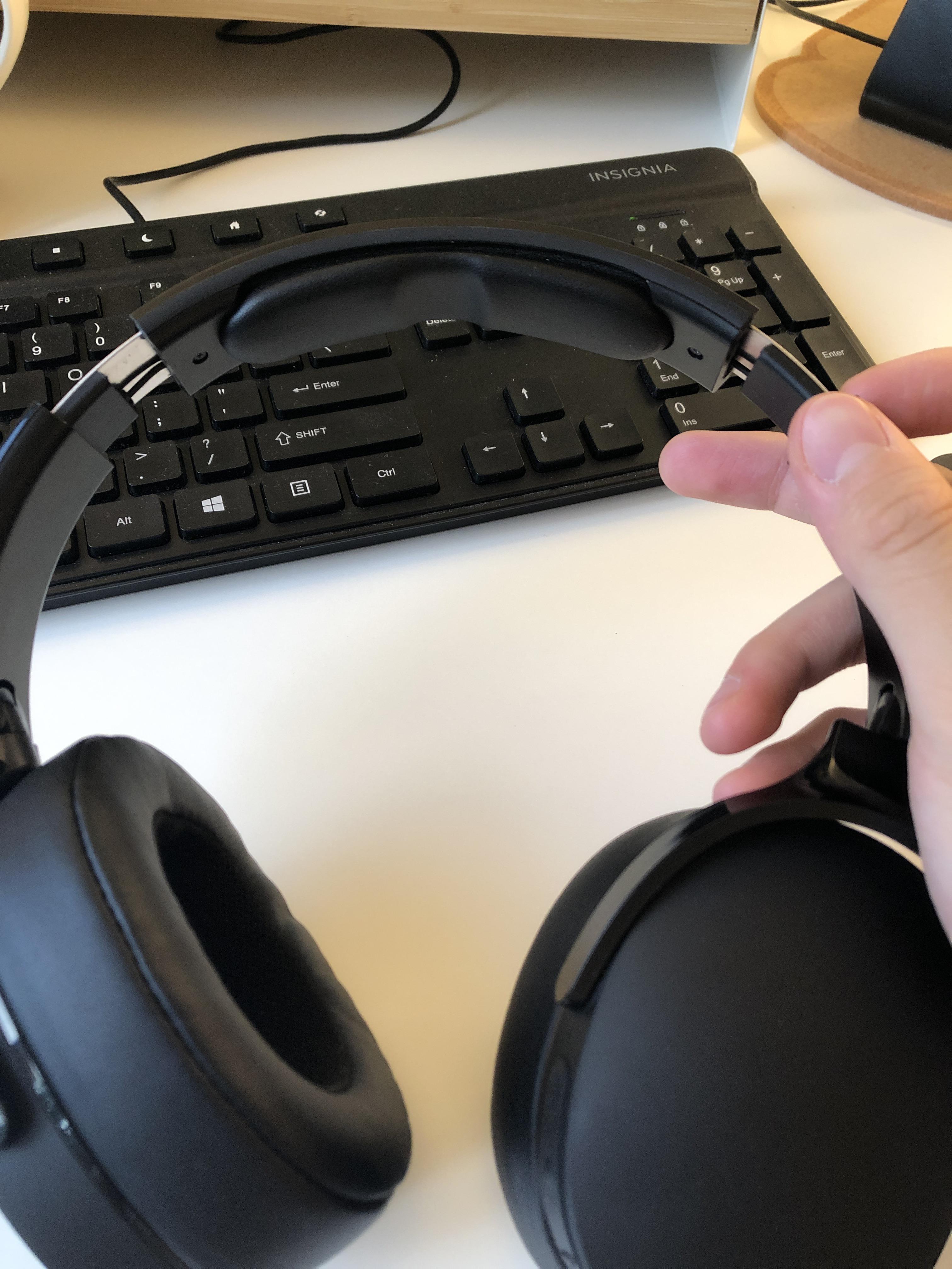 Skullcandy hesh 3 length adjustment broken. I have searched on the internet but there’s only a ...