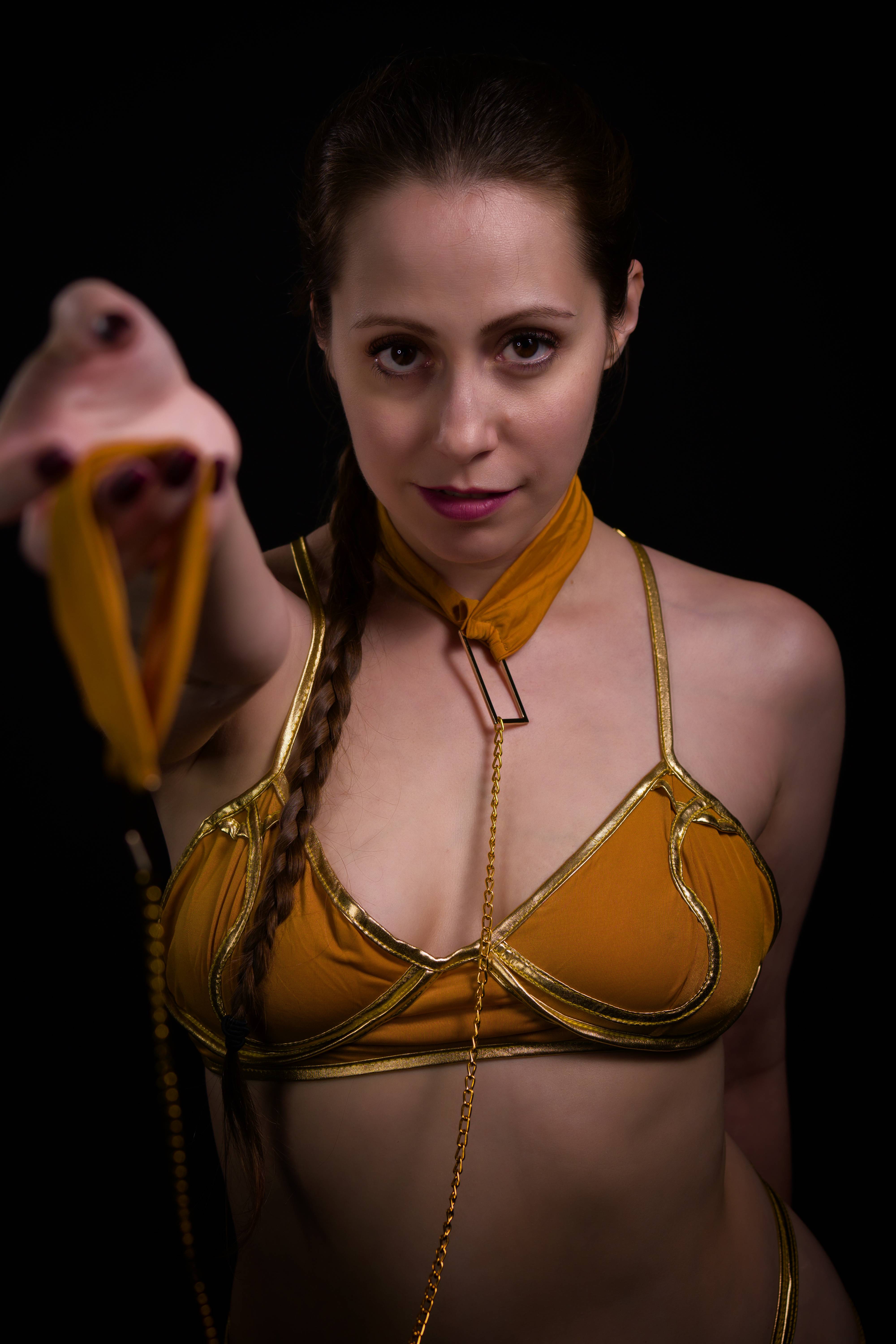 Slave Leia needs a master | Scrolller