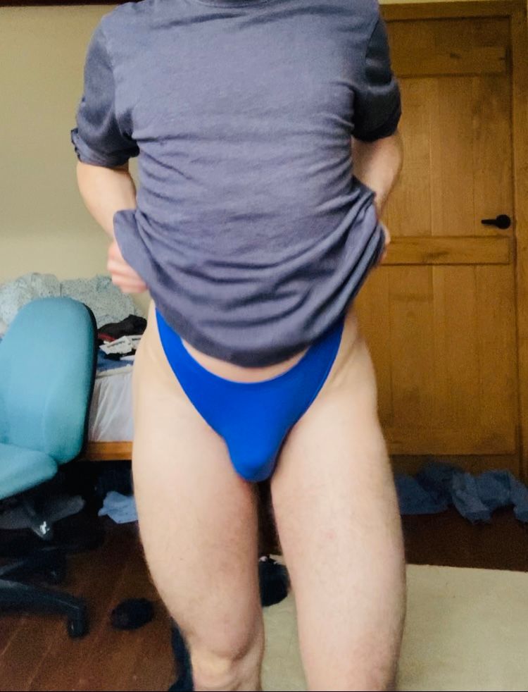 Small Bulge Big legs | Scrolller