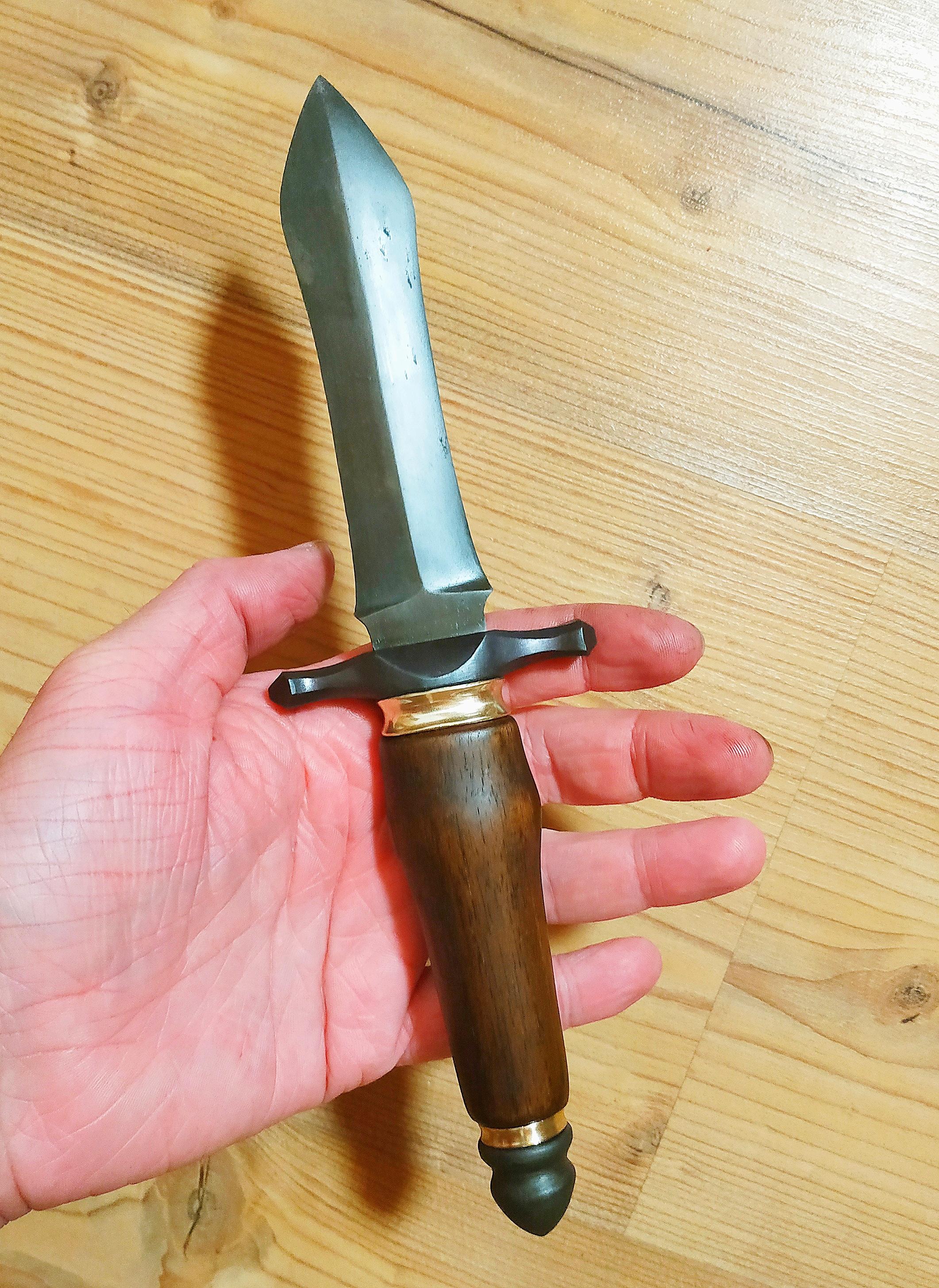 Small dagger | Scrolller