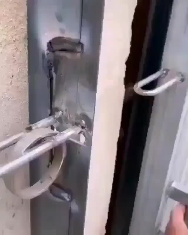 Smart design for locking a gate | Scrolller