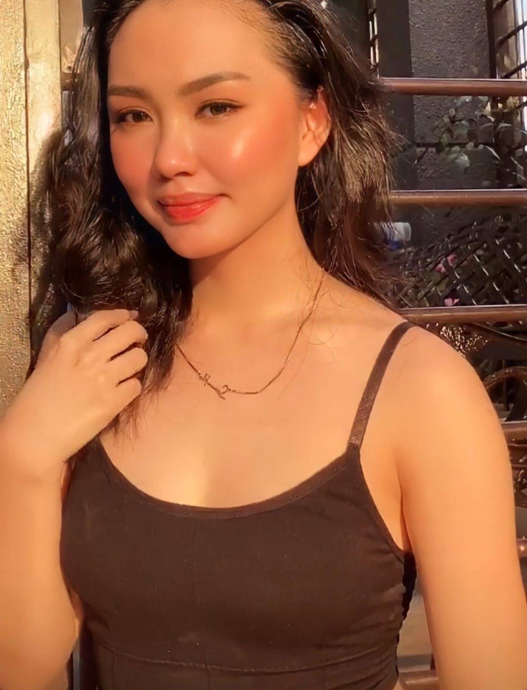 Smash or Pass? | Scrolller