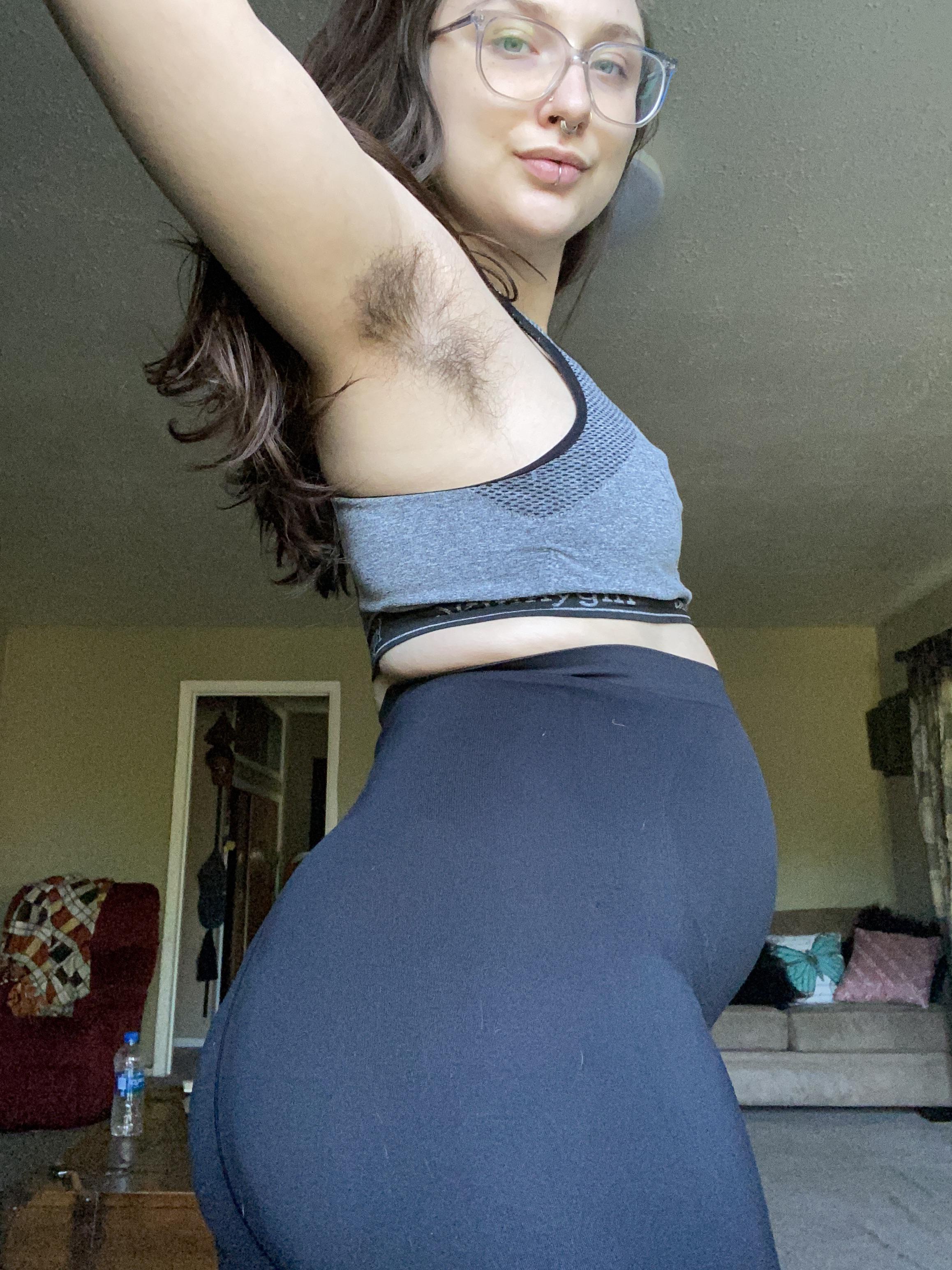 smelly pits and a little baby bump 🤪 | Scrolller