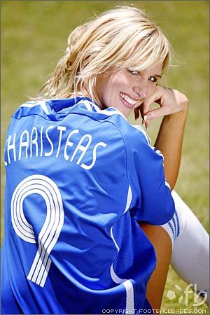 Smiley blonde | Scrolller