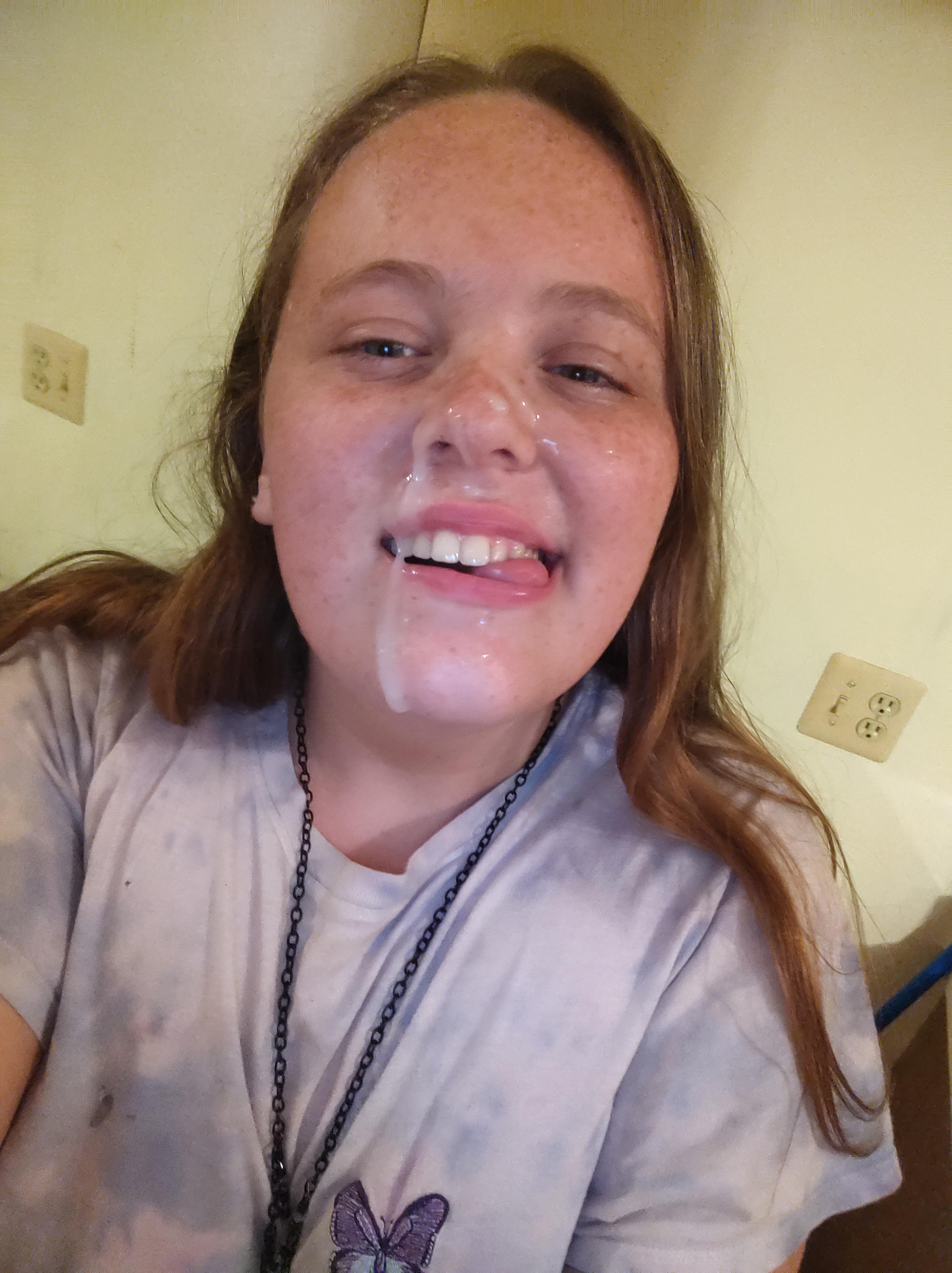 Smiley cumslut | Scrolller