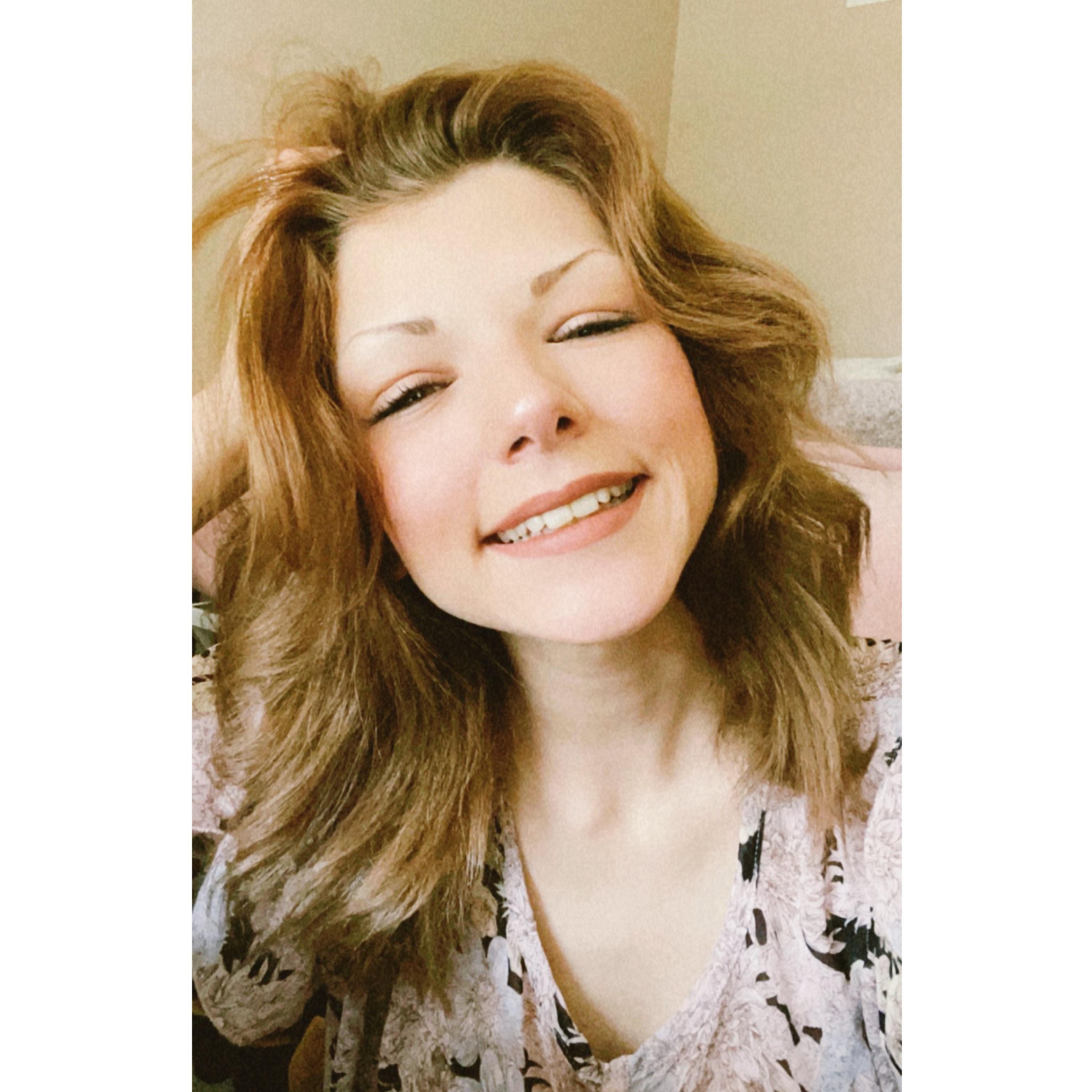 Smiley girl | Scrolller