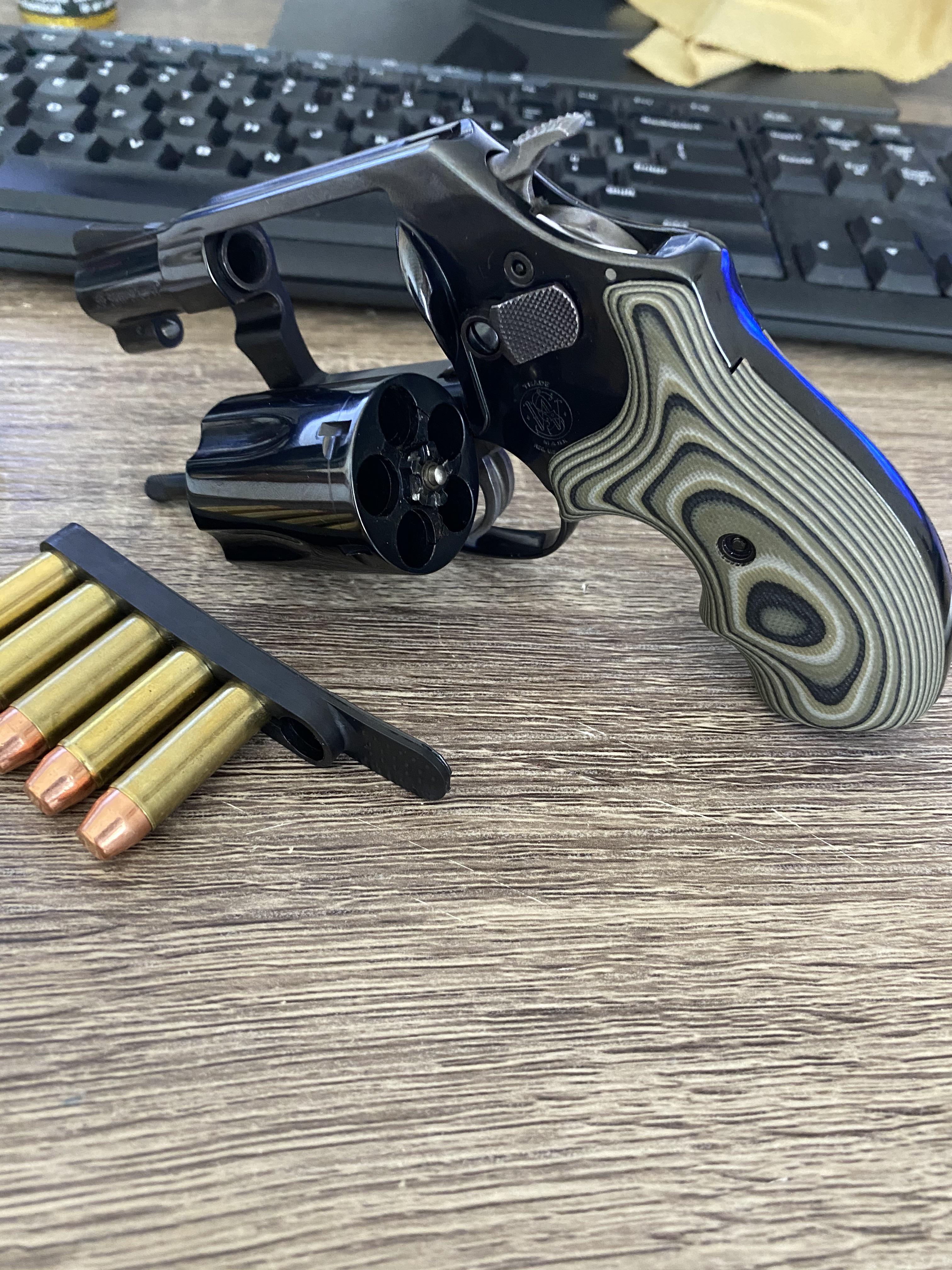 Smith and Wesson model 36 | Scrolller